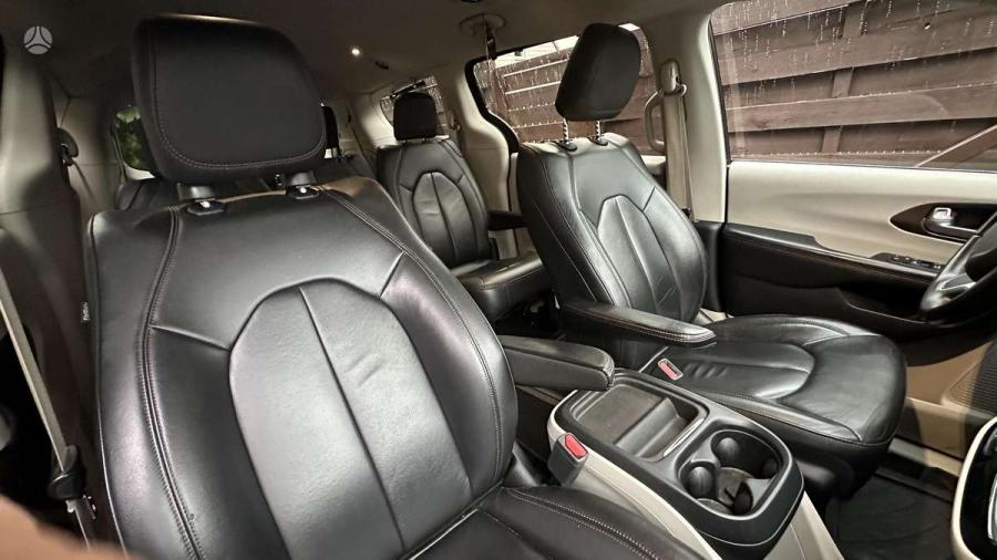 Melns Chrysler Pacifica 2018 Marijampole, ar dzinēja tilpumu 3.60 L un nobraukumu 125 tūkst. km par 13890 €, foto 17 vietnē AUTOMOTO.COM.LV