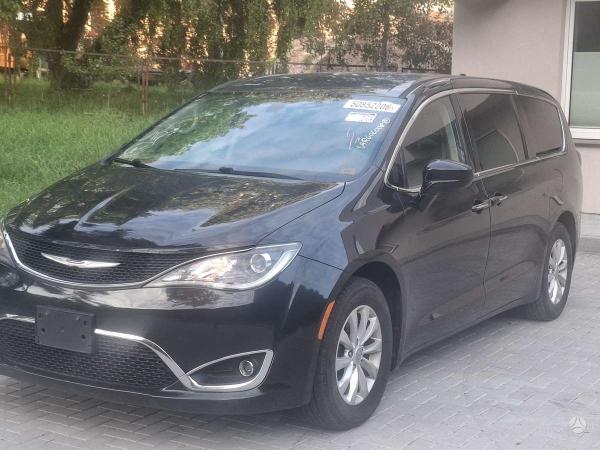 Black Chrysler Pacifica 2018 in Prienai, with an engine capacity of 3.61 L and mileage of 240 thousand km for 8800 €, photo 1 on AUTOMOTO.COM.LV