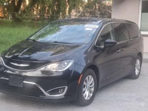 Melns Chrysler Pacifica 2018 Prienai, ar dzinēja tilpumu 3.61 L un nobraukumu 240 tūkst. km par 8800 €, foto  vietnē AUTOMOTO.COM.LV