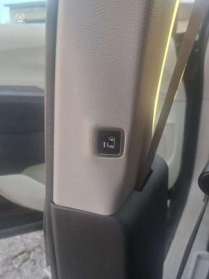 Black Chrysler Pacifica 2018 in Prienai, with an engine capacity of 3.61 L and mileage of 240 thousand km for 8800 €, photo 10 on AUTOMOTO.COM.LV