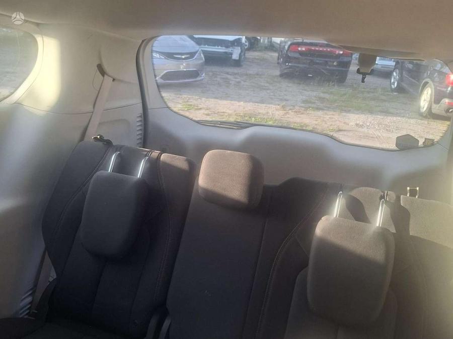 Black Chrysler Pacifica 2018 in Prienai, with an engine capacity of 3.61 L and mileage of 240 thousand km for 8800 €, photo 13 on AUTOMOTO.COM.LV