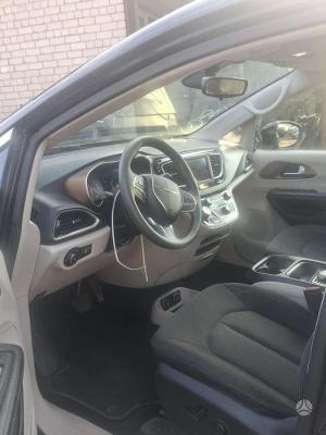 Black Chrysler Pacifica 2018 in Prienai, with an engine capacity of 3.61 L and mileage of 240 thousand km for 8800 €, photo 17 on AUTOMOTO.COM.LV