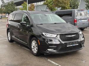 Black Chrysler Pacifica 2018 in Klaipeda, with an engine capacity of 3.60 L and mileage of 174 thousand km for 11700 €, photo 4 on AUTOMOTO.COM.LV