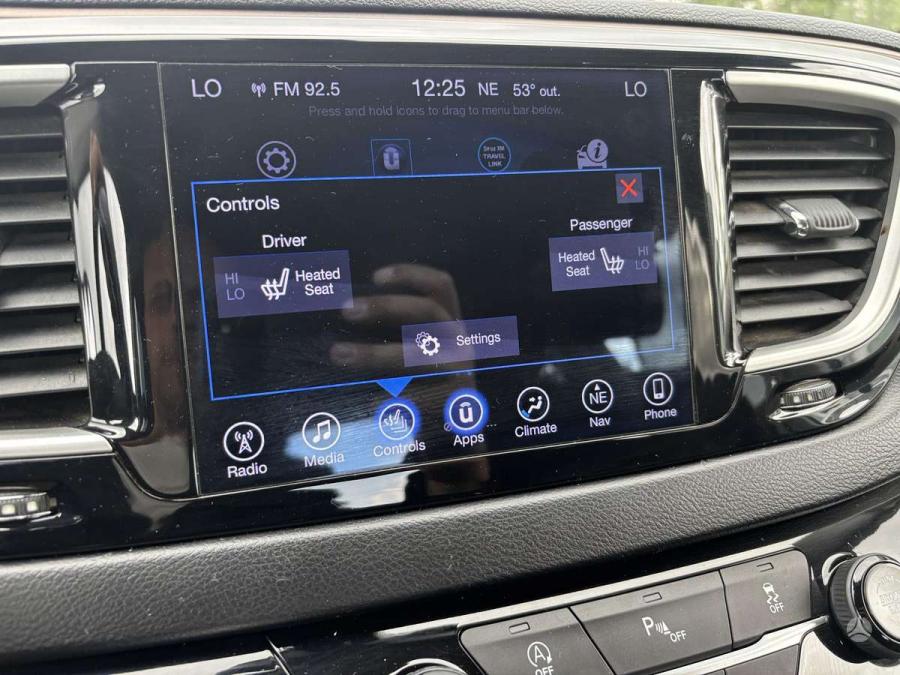 Black Chrysler Pacifica 2018 in Klaipeda, with an engine capacity of 3.60 L and mileage of 174 thousand km for 11700 €, photo 7 on AUTOMOTO.COM.LV