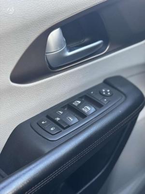 Black Chrysler Pacifica 2018 in Klaipeda, with an engine capacity of 3.60 L and mileage of 174 thousand km for 11700 €, photo 12 on AUTOMOTO.COM.LV