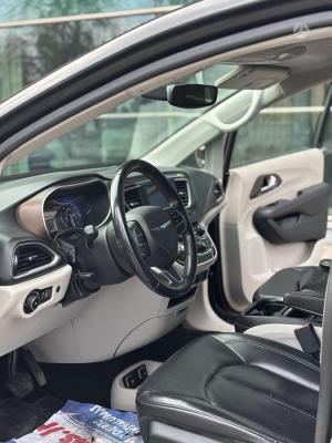 Black Chrysler Pacifica 2018 in Klaipeda, with an engine capacity of 3.60 L and mileage of 174 thousand km for 11700 €, photo 14 on AUTOMOTO.COM.LV