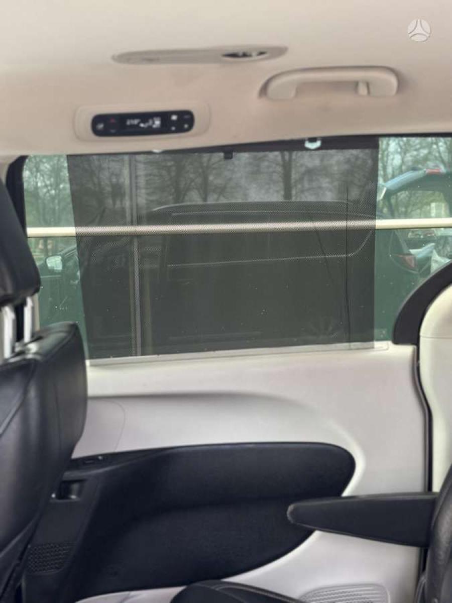 Black Chrysler Pacifica 2018 in Klaipeda, with an engine capacity of 3.60 L and mileage of 174 thousand km for 11700 €, photo 17 on AUTOMOTO.COM.LV