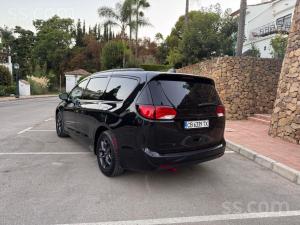 Melns Chrysler Pacifica 2018 Rīga, ar dzinēja tilpumu 3.60 L un nobraukumu 175 tūkst. km par 20000 €, foto 4 vietnē AUTOMOTO.COM.LV