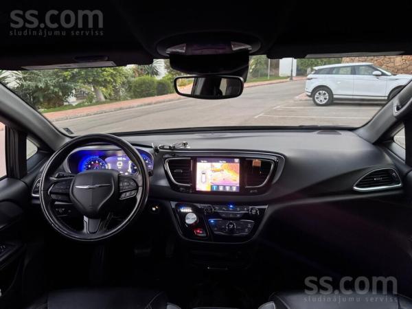 Melns Chrysler Pacifica 2018 Rīga, ar dzinēja tilpumu 3.60 L un nobraukumu 175 tūkst. km par 20000 €, foto 5 vietnē AUTOMOTO.COM.LV