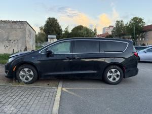 Black Chrysler Pacifica 2018 in Klaipeda, with an engine capacity of 3.60 L and mileage of 95 thousand km for 8750 €, photo 3 on AUTOMOTO.COM.LV