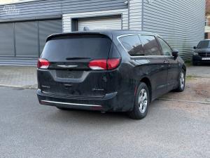 Black Chrysler Pacifica 2018 in Klaipeda, with an engine capacity of 3.60 L and mileage of 95 thousand km for 8750 €, photo 5 on AUTOMOTO.COM.LV