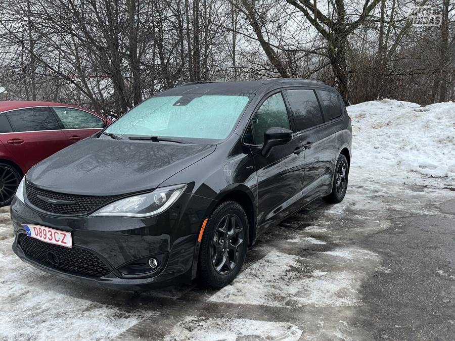 Melns Chrysler Pacifica 2019 Viļņa, ar dzinēja tilpumu 36.00 L un nobraukumu 1620 tūkst. km par 16500 €, foto 1 vietnē AUTOMOTO.COM.LV