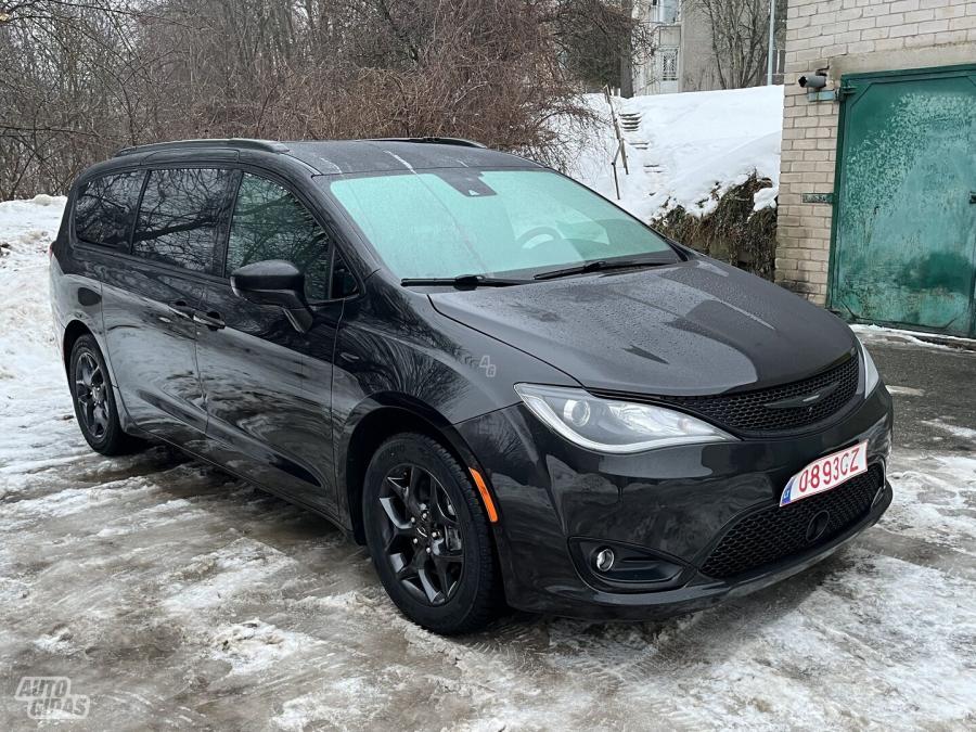 Melns Chrysler Pacifica 2019 Viļņa, ar dzinēja tilpumu 36.00 L un nobraukumu 1620 tūkst. km par 16500 €, foto 3 vietnē AUTOMOTO.COM.LV