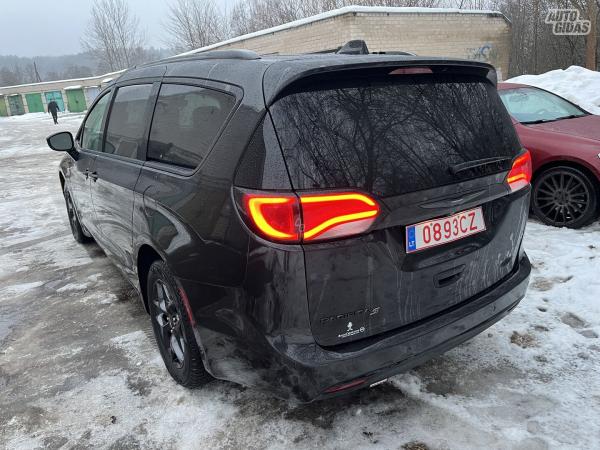 Melns Chrysler Pacifica 2019 Viļņa, ar dzinēja tilpumu 36.00 L un nobraukumu 1620 tūkst. km par 16500 €, foto 4 vietnē AUTOMOTO.COM.LV