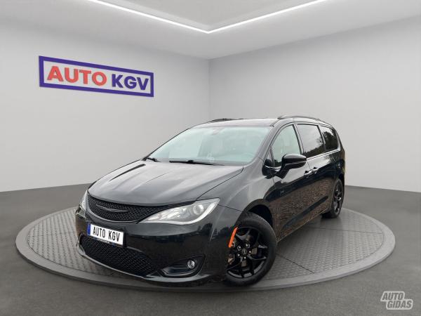 Black Chrysler Pacifica 2019 in Kaunas, with an engine capacity of 3.60 L and mileage of 110 thousand km for 17999 €, photo 1 on AUTOMOTO.COM.LV