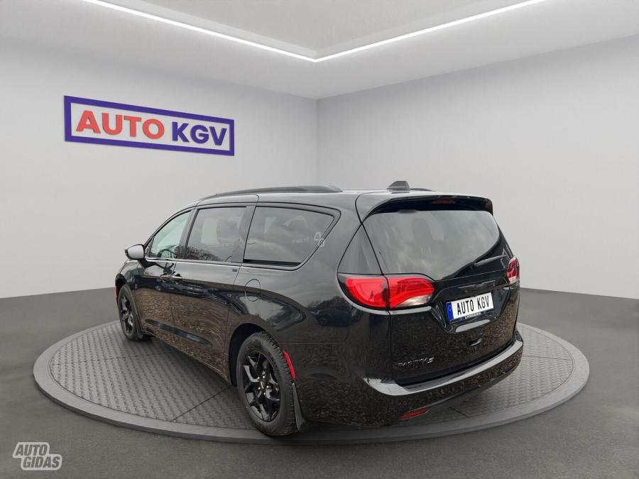 Melns Chrysler Pacifica 2019 Kauņa, ar dzinēja tilpumu 3.60 L un nobraukumu 110 tūkst. km par 17999 €, foto 4 vietnē AUTOMOTO.COM.LV