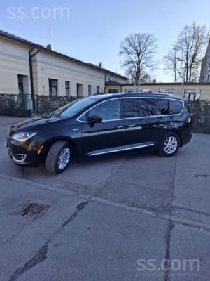 Черный Крайслер Пасифик 2019 в Рига, объемом двигателя 3.60 л и пробегом 125 тыс. км за 17900 €, фото 3 на AUTOMOTO.COM.LV