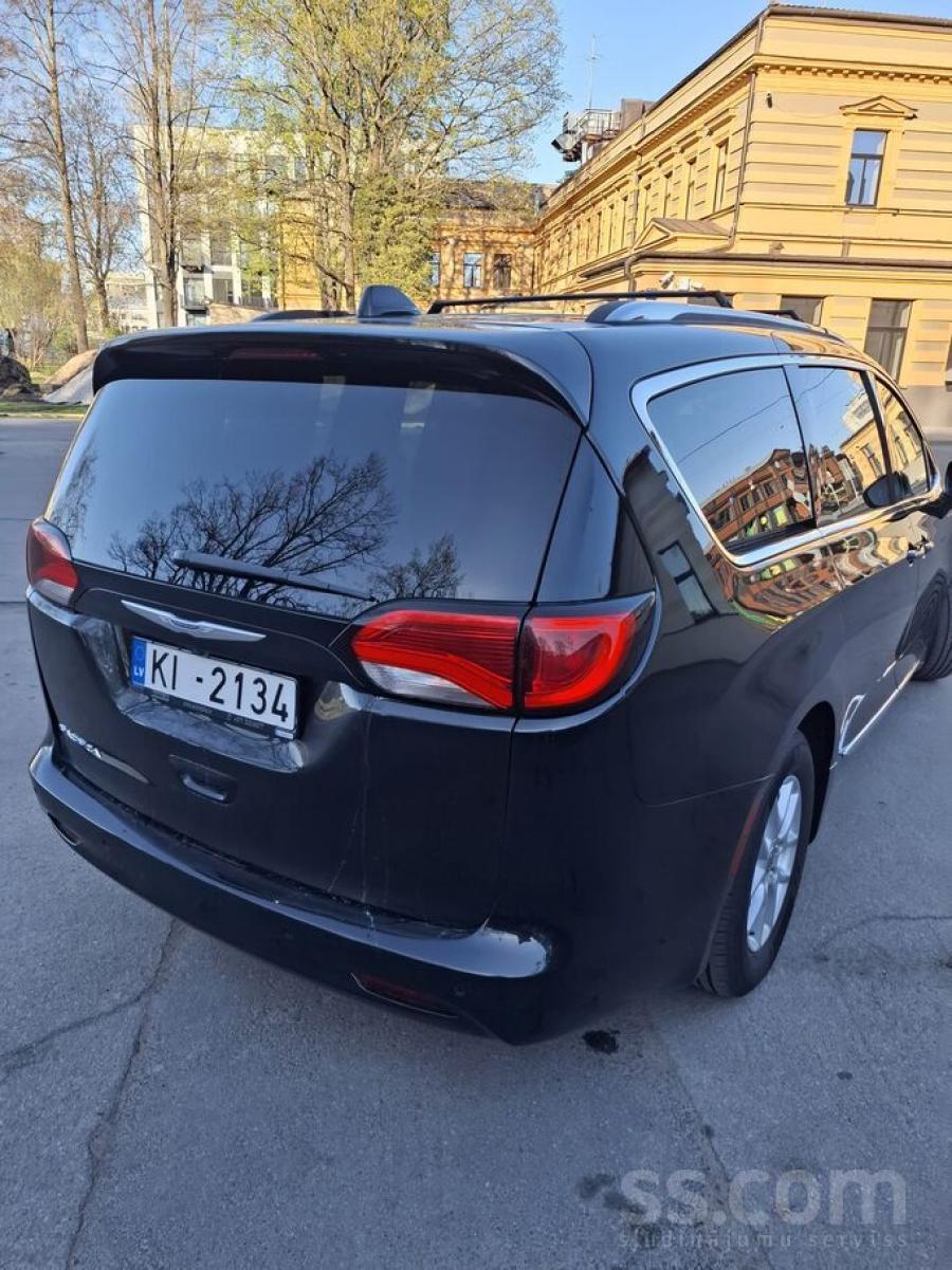 Черный Крайслер Пасифик 2019 в Рига, объемом двигателя 3.60 л и пробегом 125 тыс. км за 17900 €, фото 4 на AUTOMOTO.COM.LV