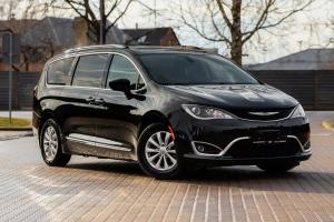 Melns Chrysler Pacifica 2019 Jelgava, ar dzinēja tilpumu 3.60 L un nobraukumu 216 tūkst. km par 17000 €, foto 4 vietnē AUTOMOTO.COM.LV