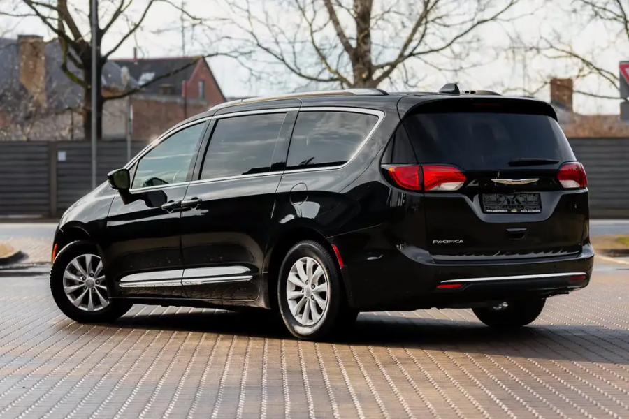 Melns Chrysler Pacifica 2019 Jelgava, ar dzinēja tilpumu 3.60 L un nobraukumu 216 tūkst. km par 17000 €, foto 5 vietnē AUTOMOTO.COM.LV