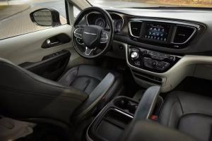 Melns Chrysler Pacifica 2019 Jelgava, ar dzinēja tilpumu 3.60 L un nobraukumu 216 tūkst. km par 17000 €, foto 8 vietnē AUTOMOTO.COM.LV