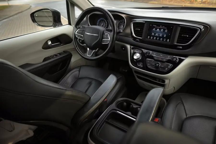 Melns Chrysler Pacifica 2019 Jelgava, ar dzinēja tilpumu 3.60 L un nobraukumu 216 tūkst. km par 17000 €, foto 8 vietnē AUTOMOTO.COM.LV