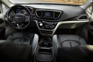 Melns Chrysler Pacifica 2019 Jelgava, ar dzinēja tilpumu 3.60 L un nobraukumu 216 tūkst. km par 17000 €, foto 9 vietnē AUTOMOTO.COM.LV