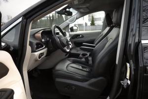 Melns Chrysler Pacifica 2019 Jelgava, ar dzinēja tilpumu 3.60 L un nobraukumu 216 tūkst. km par 17000 €, foto 10 vietnē AUTOMOTO.COM.LV