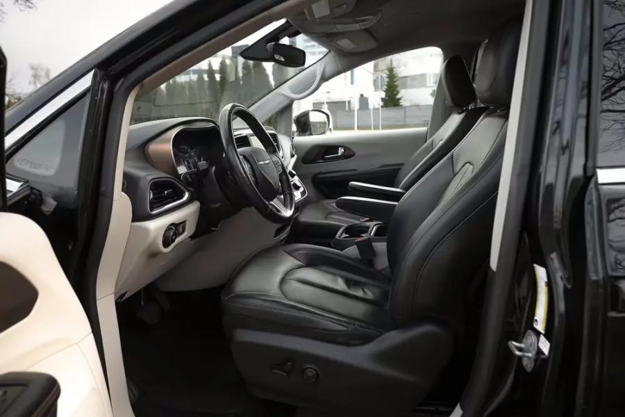 Melns Chrysler Pacifica 2019 Jelgava, ar dzinēja tilpumu 3.60 L un nobraukumu 216 tūkst. km par 17000 €, foto 10 vietnē AUTOMOTO.COM.LV