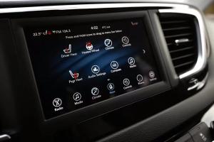 Melns Chrysler Pacifica 2019 Jelgava, ar dzinēja tilpumu 3.60 L un nobraukumu 216 tūkst. km par 17000 €, foto 15 vietnē AUTOMOTO.COM.LV