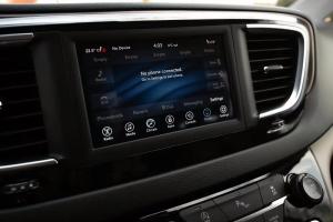 Melns Chrysler Pacifica 2019 Jelgava, ar dzinēja tilpumu 3.60 L un nobraukumu 216 tūkst. km par 17000 €, foto 18 vietnē AUTOMOTO.COM.LV