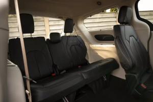 Melns Chrysler Pacifica 2019 Jelgava, ar dzinēja tilpumu 3.60 L un nobraukumu 216 tūkst. km par 17000 €, foto 21 vietnē AUTOMOTO.COM.LV