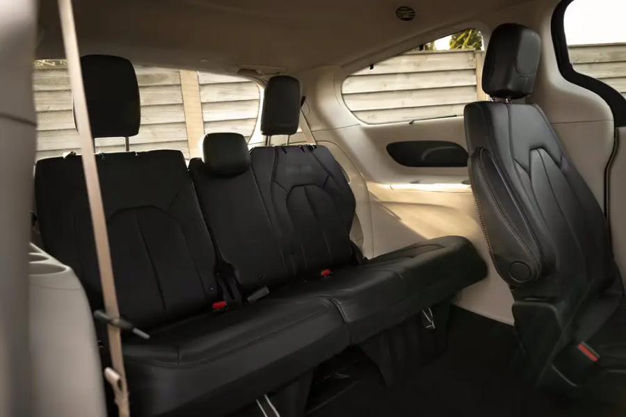 Melns Chrysler Pacifica 2019 Jelgava, ar dzinēja tilpumu 3.60 L un nobraukumu 216 tūkst. km par 17000 €, foto 21 vietnē AUTOMOTO.COM.LV