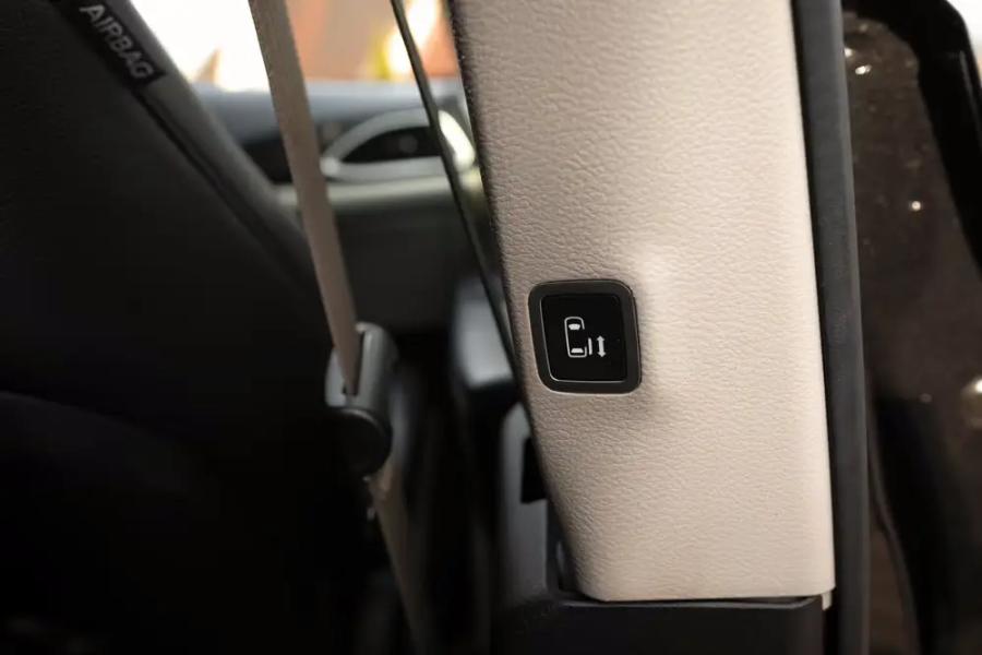 Melns Chrysler Pacifica 2019 Jelgava, ar dzinēja tilpumu 3.60 L un nobraukumu 216 tūkst. km par 17000 €, foto 22 vietnē AUTOMOTO.COM.LV