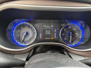Black Chrysler Pacifica 2019 in Kaunas, with an engine capacity of 3.60 L and mileage of 228 thousand km for 12100 €, photo 9 on AUTOMOTO.COM.LV