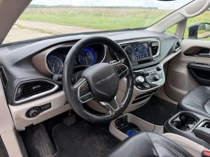 Black Chrysler Pacifica 2019 in Kaunas, with an engine capacity of 3.60 L and mileage of 228 thousand km for 12100 €, photo 10 on AUTOMOTO.COM.LV