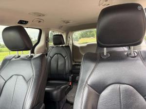 Black Chrysler Pacifica 2019 in Kaunas, with an engine capacity of 3.60 L and mileage of 228 thousand km for 12100 €, photo 11 on AUTOMOTO.COM.LV