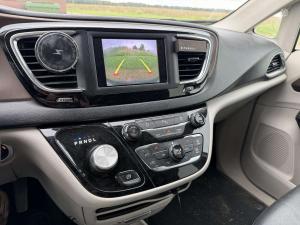 Black Chrysler Pacifica 2019 in Kaunas, with an engine capacity of 3.60 L and mileage of 228 thousand km for 12100 €, photo 12 on AUTOMOTO.COM.LV