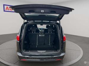 Black Chrysler Pacifica 2019 in Kaunas, with an engine capacity of 3.60 L and mileage of 110 thousand km for 17999 €, photo 11 on AUTOMOTO.COM.LV
