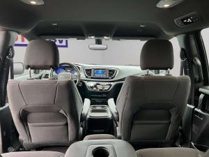 Black Chrysler Pacifica 2019 in Kaunas, with an engine capacity of 3.60 L and mileage of 110 thousand km for 17999 €, photo 15 on AUTOMOTO.COM.LV