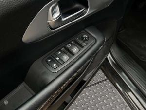 Black Chrysler Pacifica 2019 in Kaunas, with an engine capacity of 3.60 L and mileage of 110 thousand km for 17999 €, photo 16 on AUTOMOTO.COM.LV