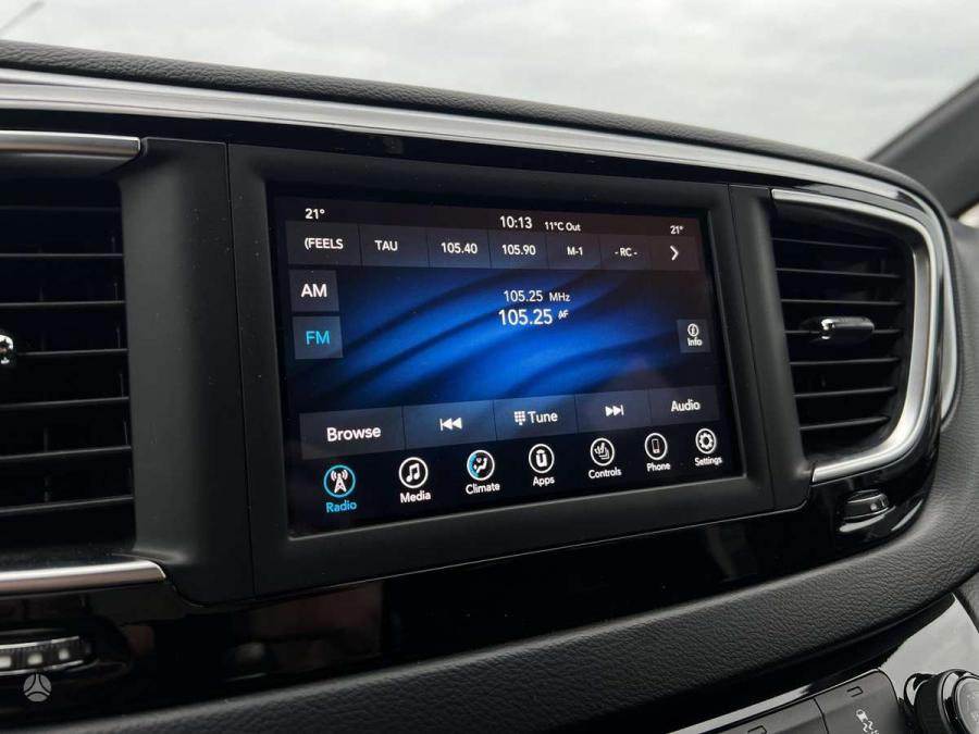 Black Chrysler Pacifica 2019 in Kaunas, with an engine capacity of 3.60 L and mileage of 110 thousand km for 17999 €, photo 19 on AUTOMOTO.COM.LV