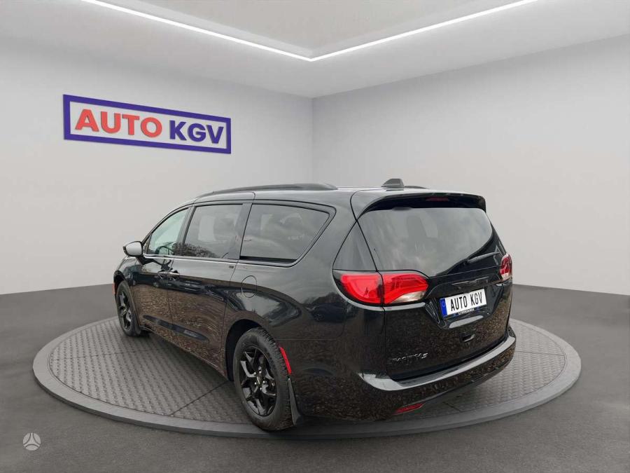 Melns Chrysler Pacifica 2019 Kauņa, ar dzinēja tilpumu 3.60 L un nobraukumu 110 tūkst. km par 17999 €, foto 4 vietnē AUTOMOTO.COM.LV
