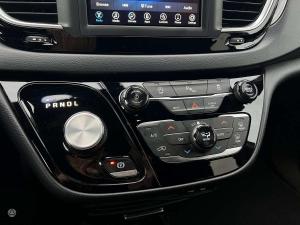 Melns Chrysler Pacifica 2019 Kauņa, ar dzinēja tilpumu 3.60 L un nobraukumu 110 tūkst. km par 17999 €, foto 18 vietnē AUTOMOTO.COM.LV