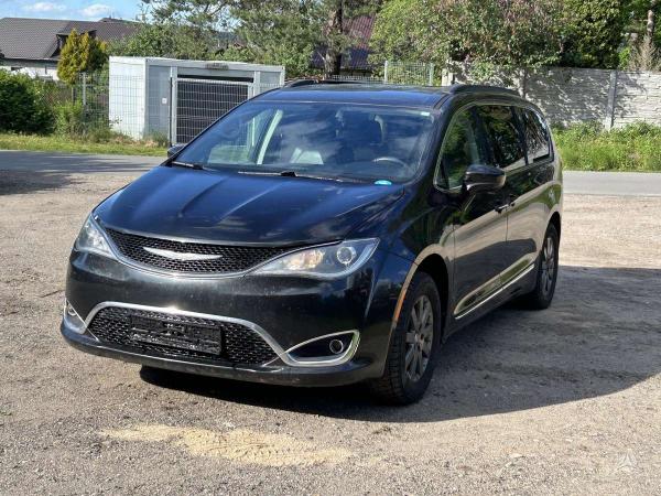 Melns Chrysler Pacifica 2019 Viļņa, ar dzinēja tilpumu 3.61 L un nobraukumu 379 tūkst. km par 8750 €, foto  vietnē AUTOMOTO.COM.LV