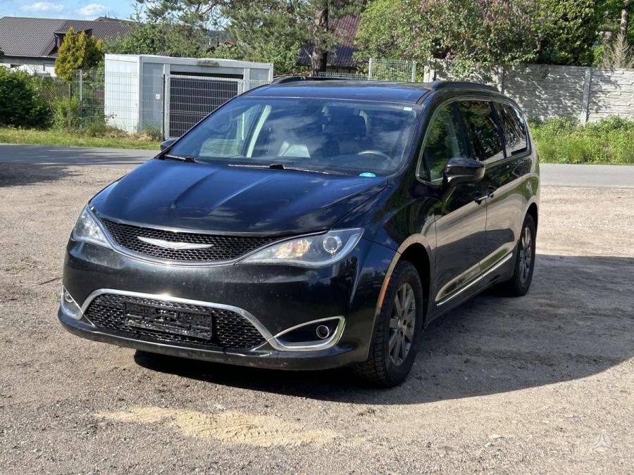 Melns Chrysler Pacifica 2019 Viļņa, ar dzinēja tilpumu 3.61 L un nobraukumu 379 tūkst. km par 8750 €, foto 1 vietnē AUTOMOTO.COM.LV