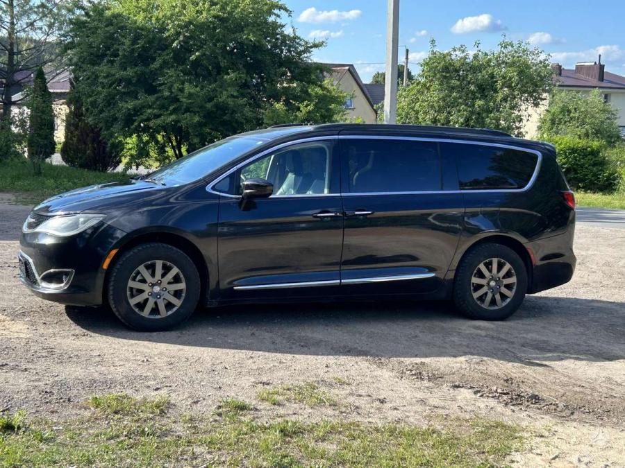 Melns Chrysler Pacifica 2019 Viļņa, ar dzinēja tilpumu 3.61 L un nobraukumu 379 tūkst. km par 8750 €, foto 6 vietnē AUTOMOTO.COM.LV
