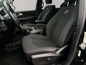 Melns Chrysler Pacifica 2019 Kauņa, ar dzinēja tilpumu 3.60 L un nobraukumu 110 tūkst. km par 17999 €, foto 13 vietnē AUTOMOTO.COM.LV