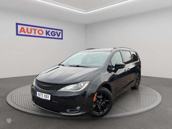 Chrysler Pacifica 2019 in Kaunas on AUTOMOTO.COM.LV Black Chrysler Pacifica 2019 in Kaunas, with an engine capacity of 3.60 L and mileage of 110 thousand km for 17999 €, photo 1 on AUTOMOTO.COM.LV