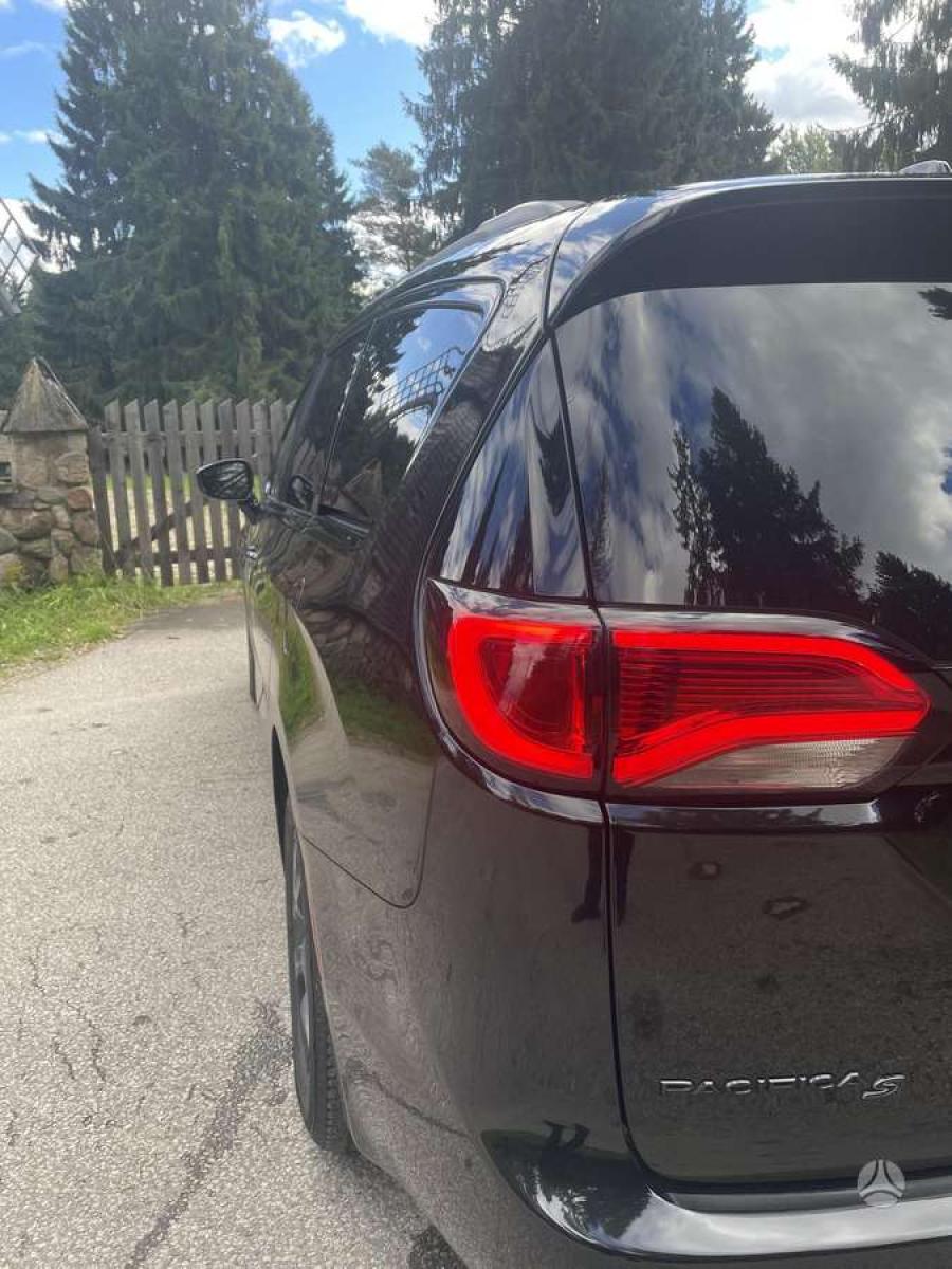 Melns Chrysler Pacifica 2019 Telšiai, ar dzinēja tilpumu 3.61 L un nobraukumu 201 tūkst. km par 16800 €, foto 10 vietnē AUTOMOTO.COM.LV